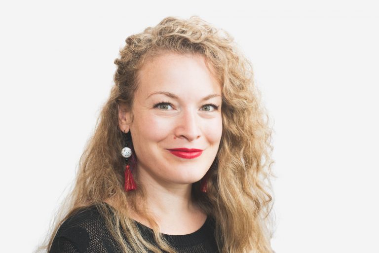 Singers’ Conductor – Julia Chalfin | English-Speaking Music Ensembles e.V.